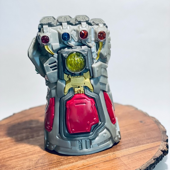 Marvel | Toys | Marvel Avengers Electronic Gauntlet W Light And Sound ...